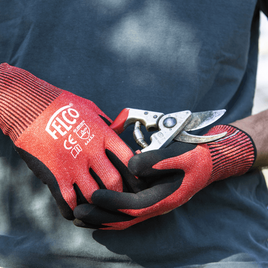 Cutting & Pruning – Urban Grow UK Ltd